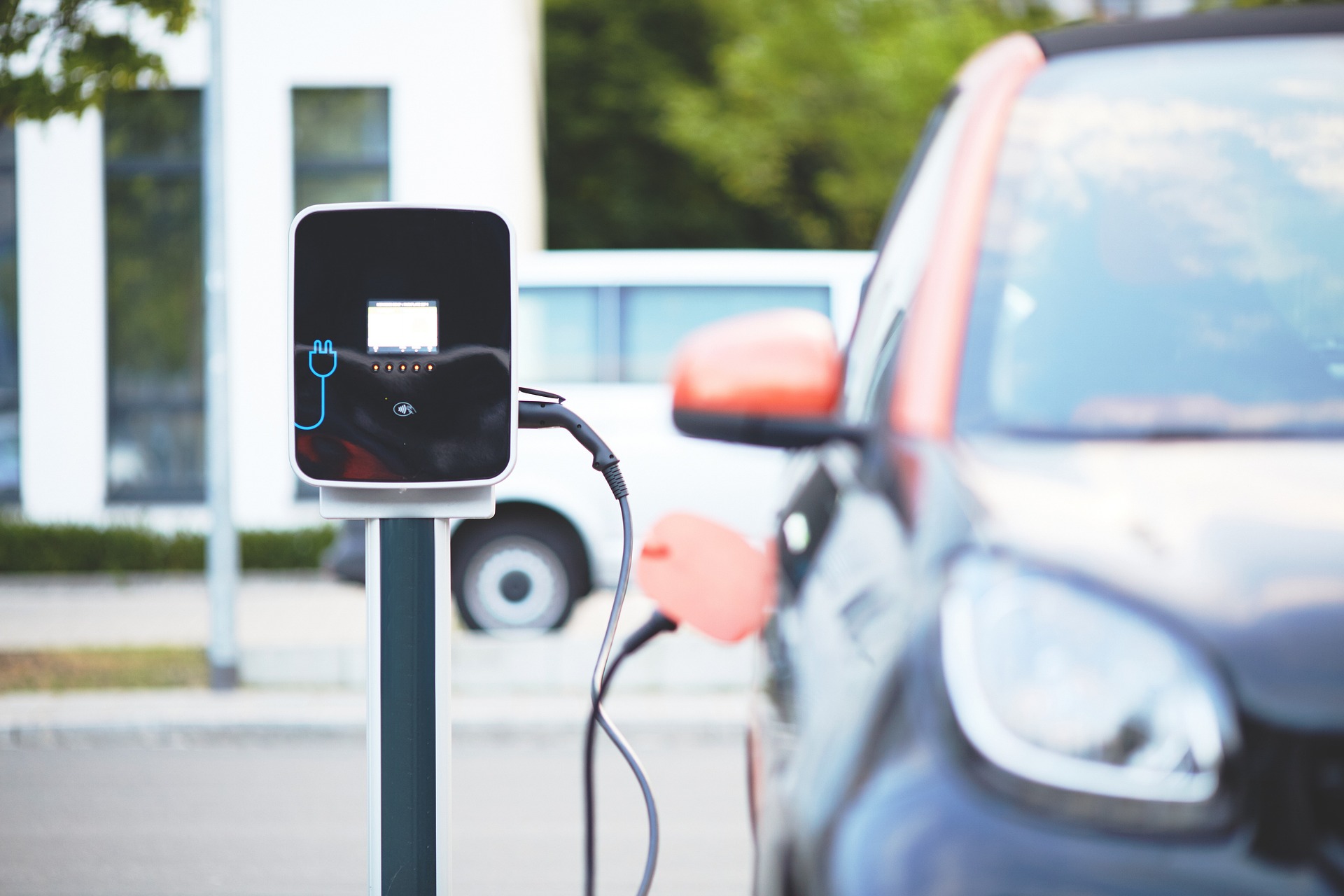 Ladda bilen hemma med egen laddstation till elbil - mainland.se